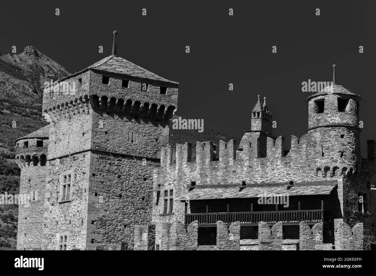 Medieval castle stone walls Black and White Stock Photos & Images - Alamy