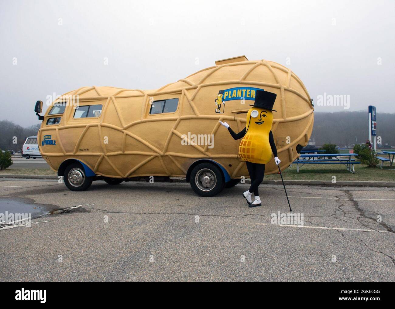 Mr peanut by planters hi-res stock photography and images - Alamy