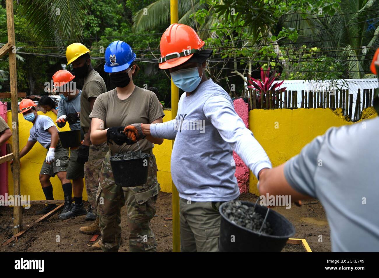 U.S. Soldiers with 561st Engineering Construction Company, 84th ...