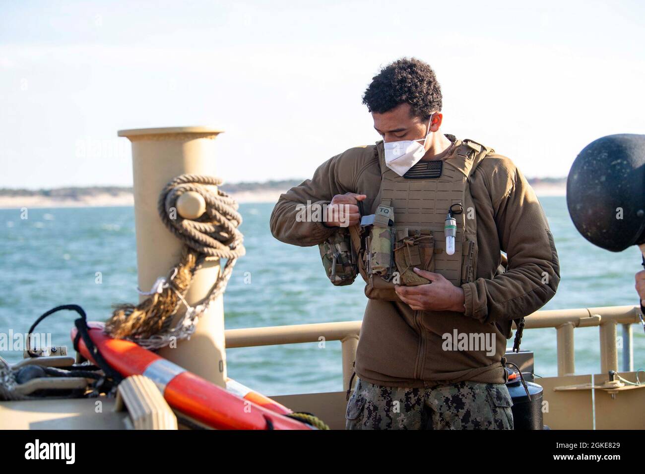 210326-N-NQ285-1159 ATLANTIC OCEAN (March 26, 2021) Construction ...