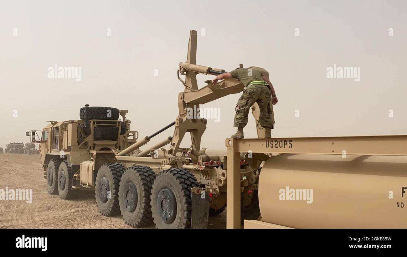 U.S. Soldiers with Echo Company, 2-104th General Support Aviation ...