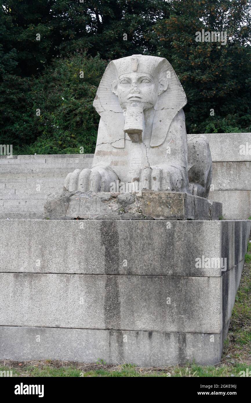 Statuary sphinx hi-res stock photography and images - Alamy
