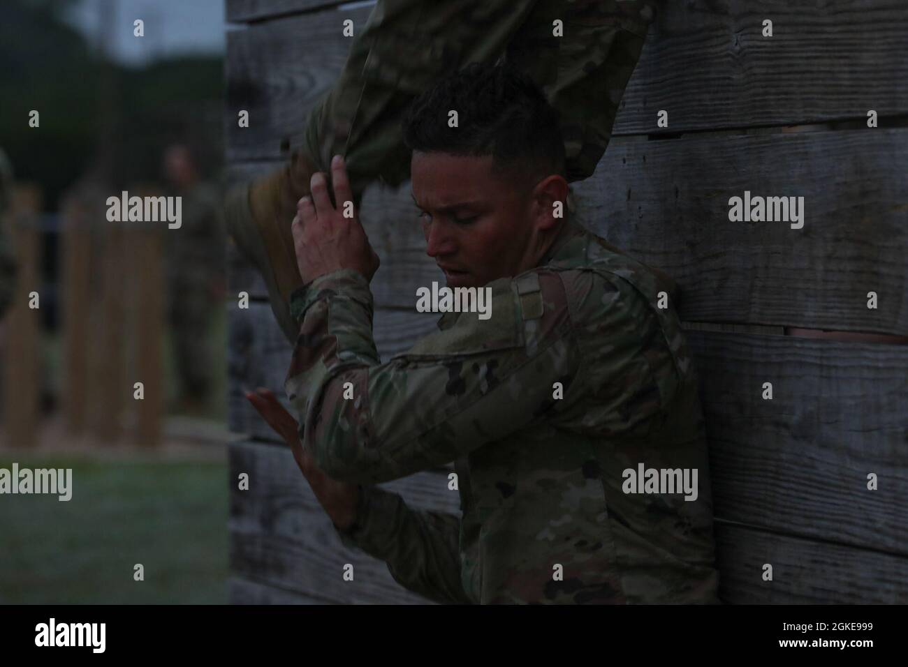 Soldiers participate in the 303rd Military Intelligence Battalion ...