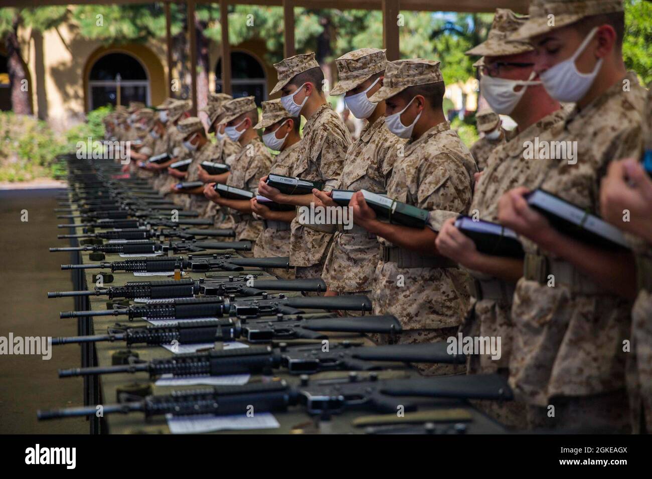 Recruits with Hotel Company, 2nd Recruit Training Battalion, receive ...