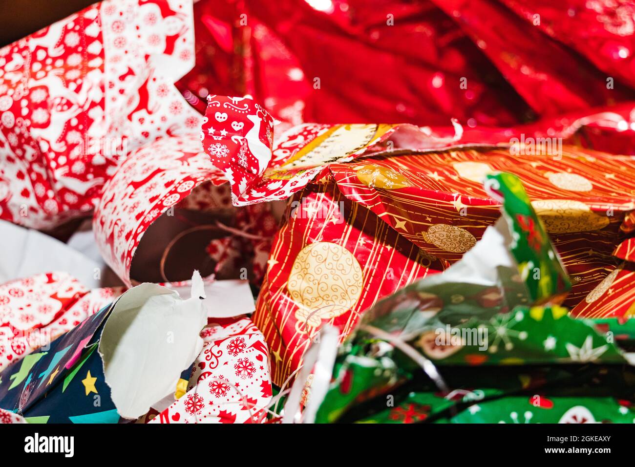 Used wrapping paper hi-res stock photography and images - Alamy