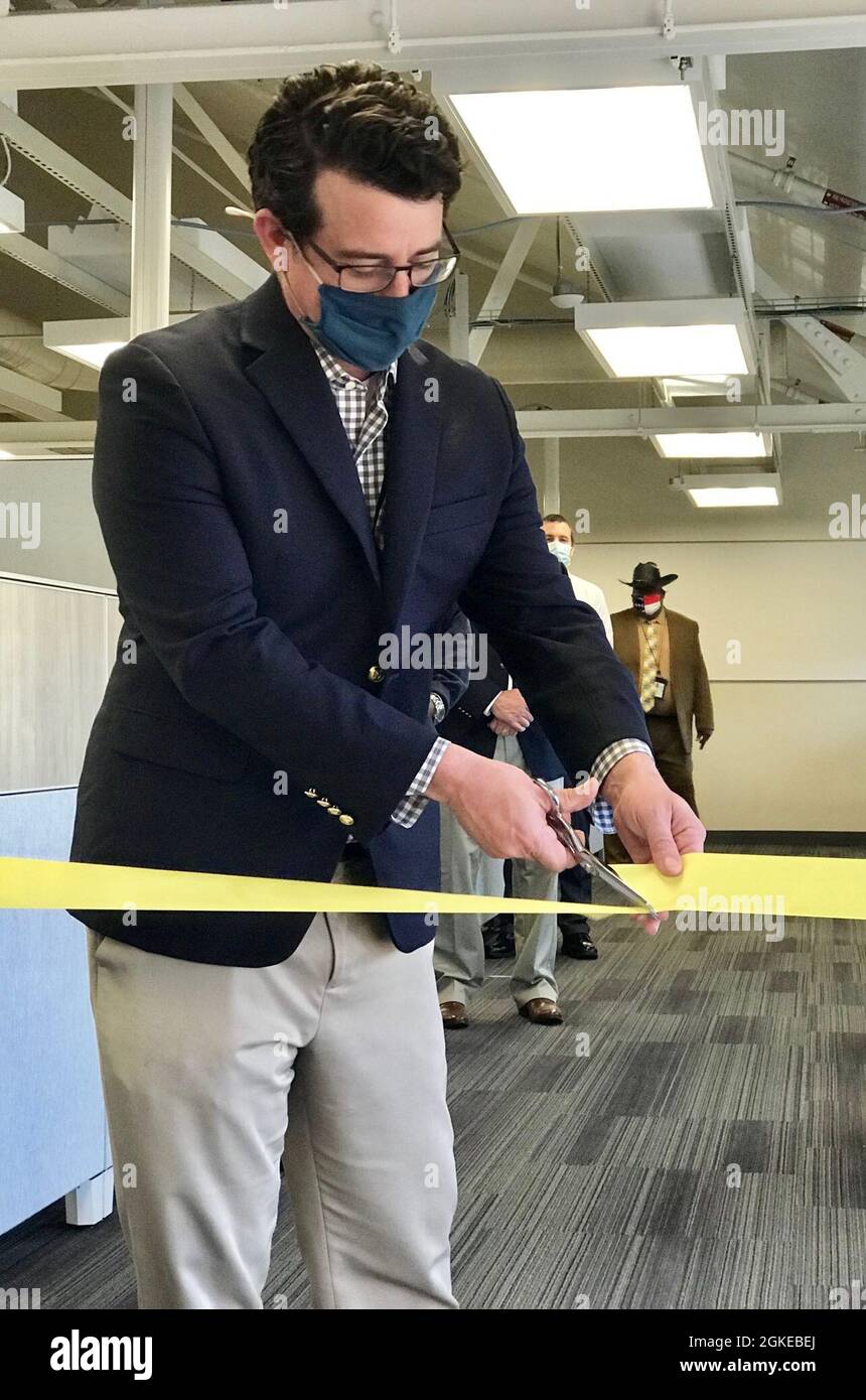 210329-N-FX142-1001 Washington (March 29, 2021) Mark Sinder, Commander ...