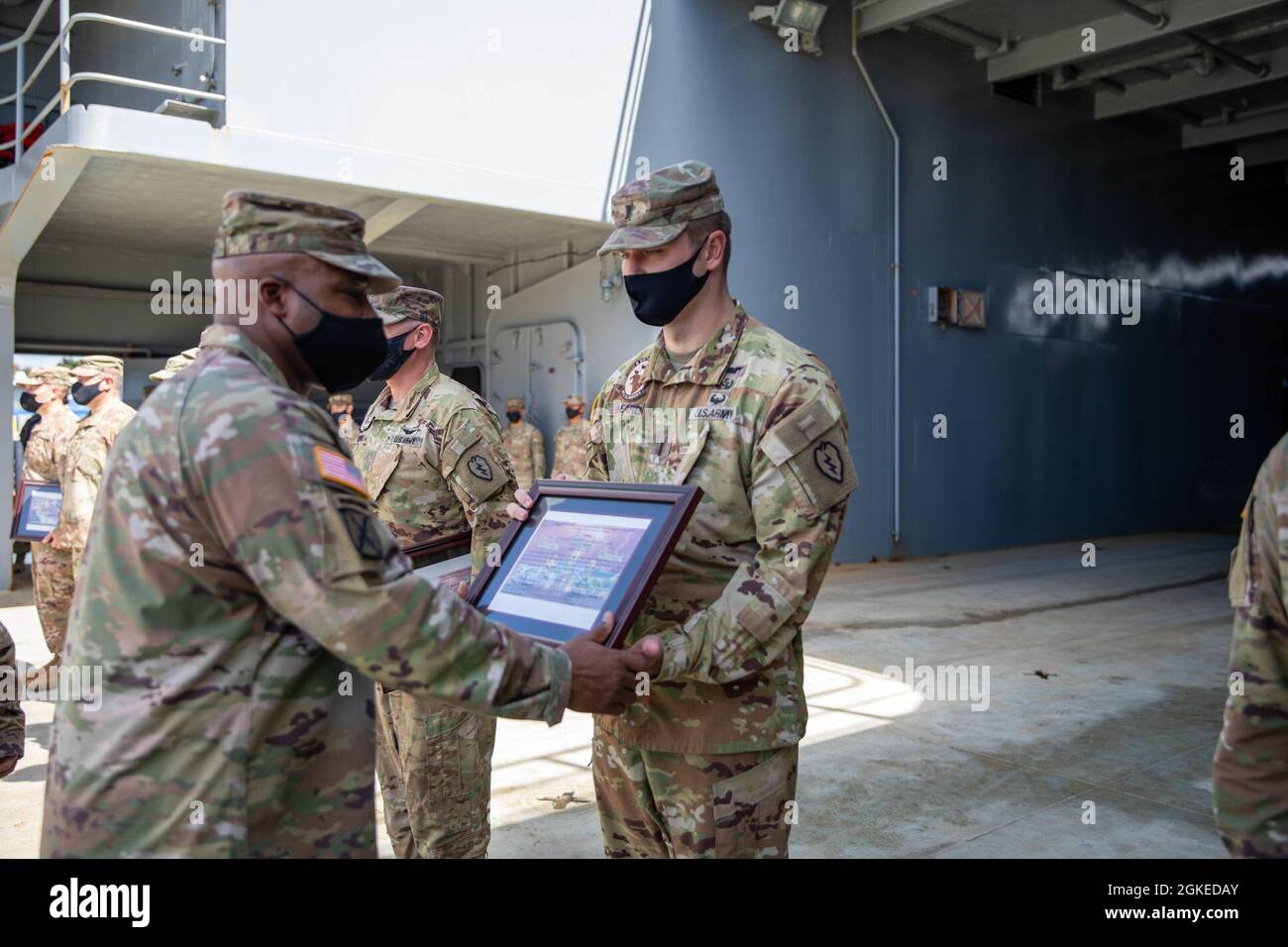 Leadership from the 25th Division Sustainment Brigade presents awards ...