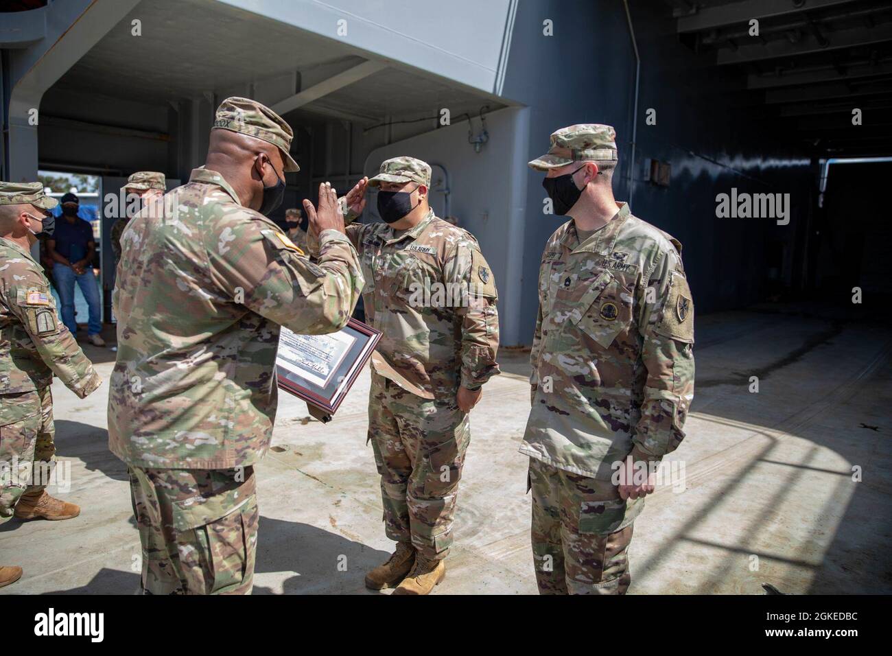 Leadership from the 25th Division Sustainment Brigade presents awards ...