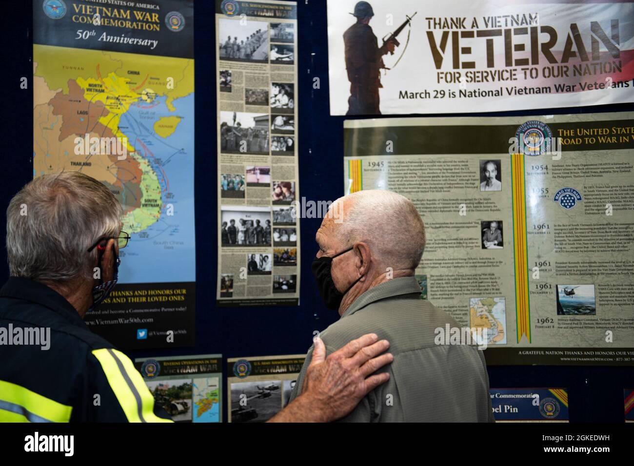 Retired U.S. Air Force Master Sgt. Paul Dunning shares stories with ...