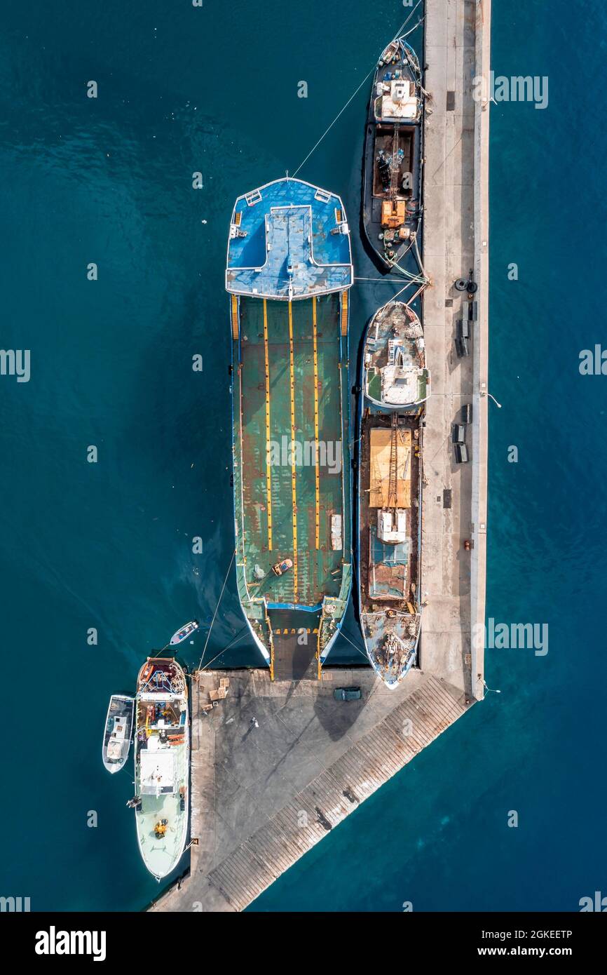 Birds eye view of ship hi-res stock photography and images - Alamy