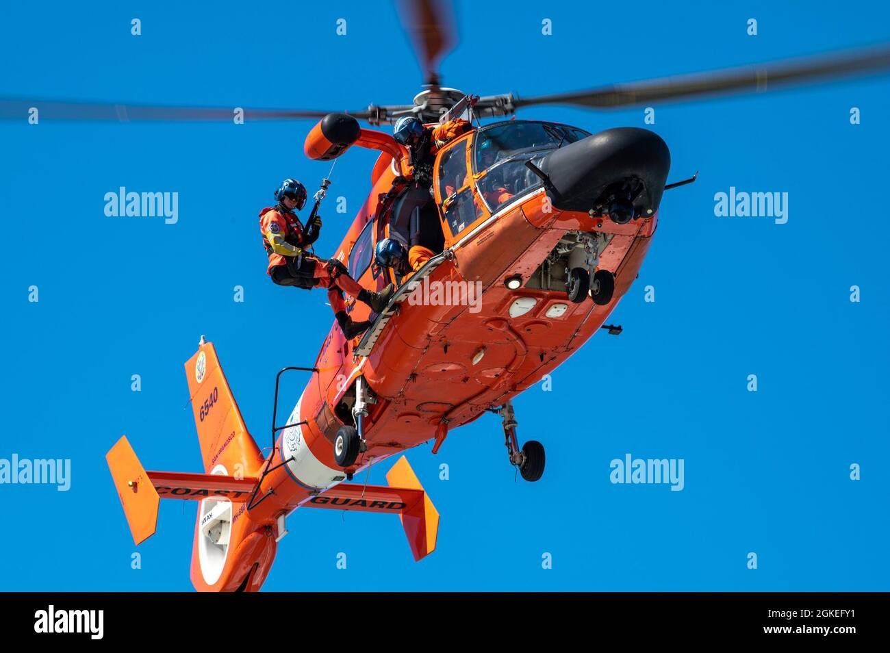 Aviation survival technician hi-res stock photography and images - Alamy