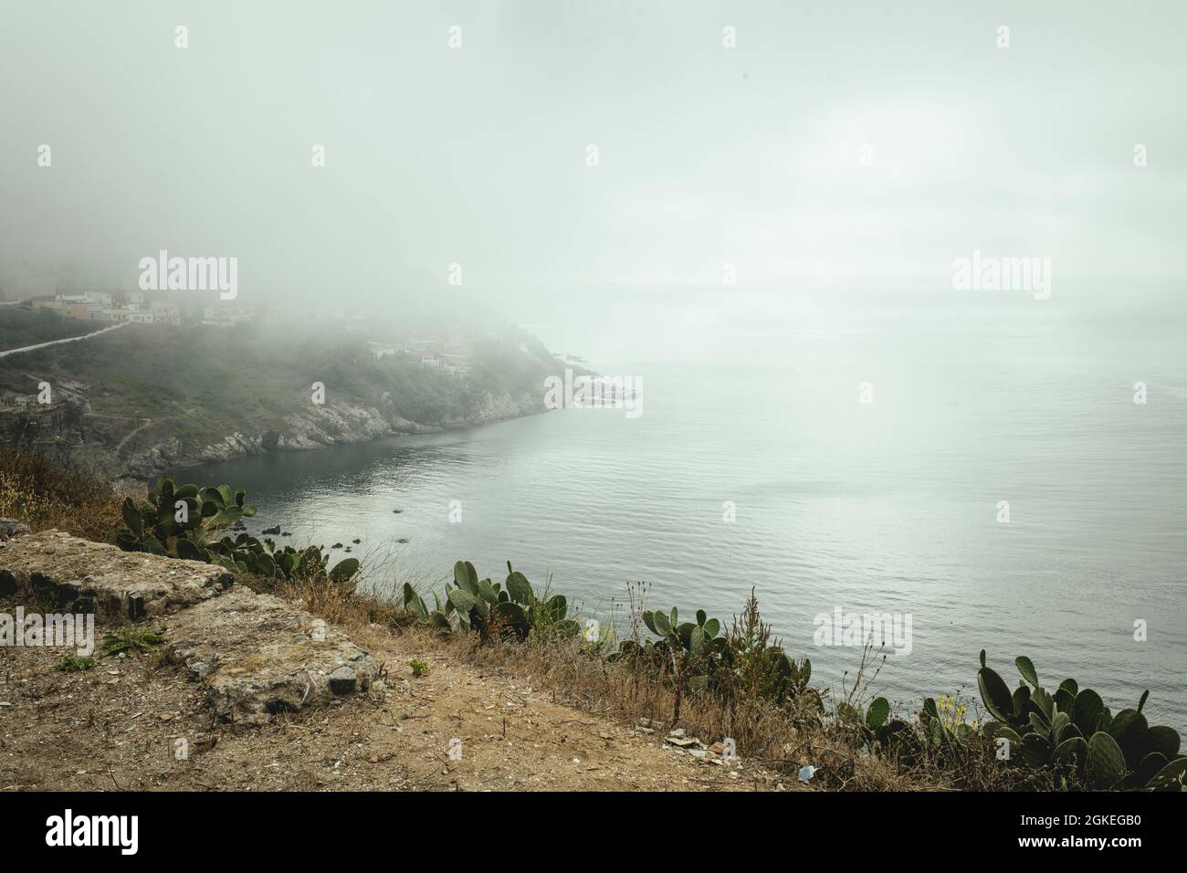 Coastal section, El Sarchal cliff, more than 200 migrants live in caves ...