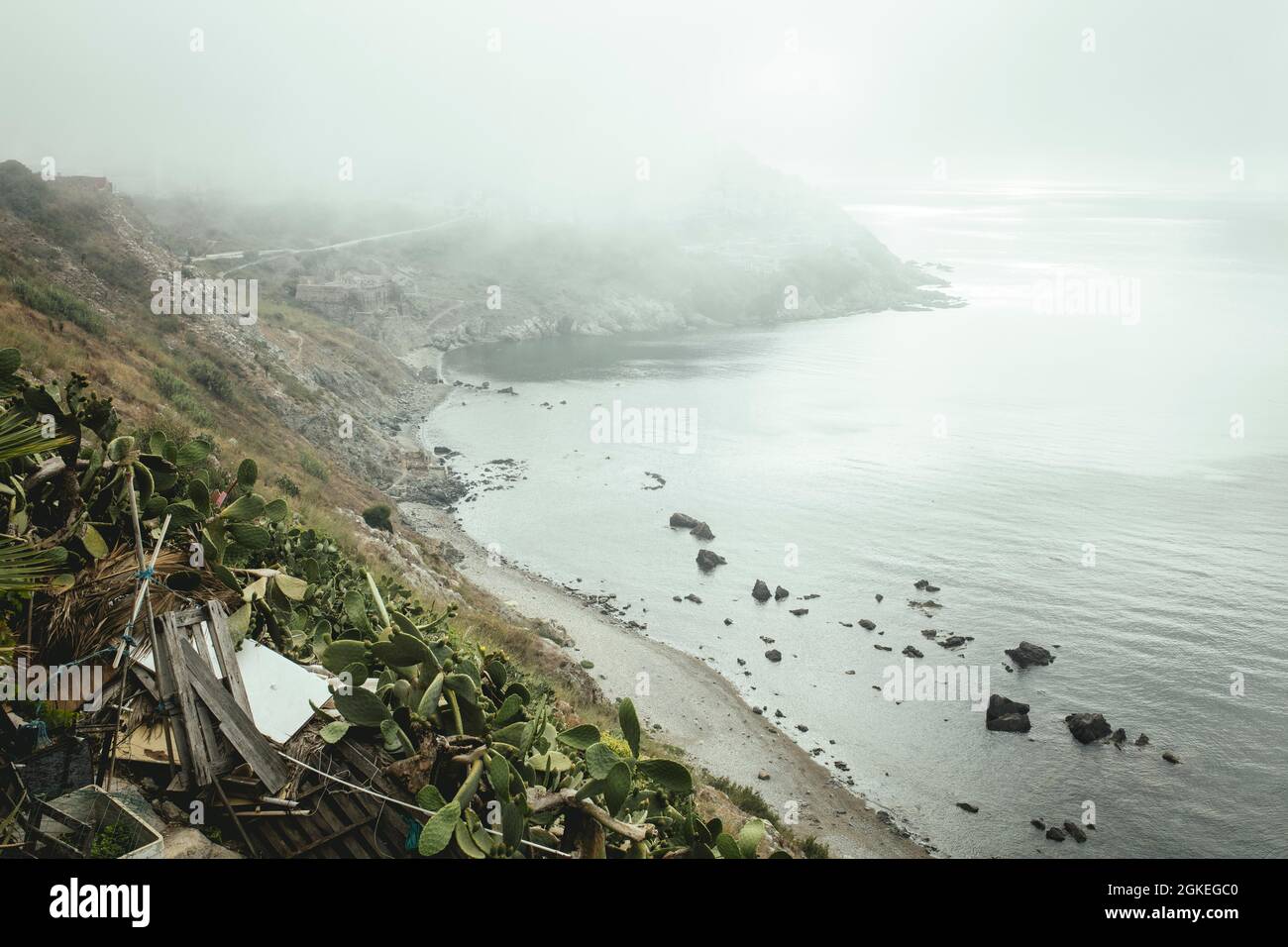 Coastal section, El Sarchal cliff, more than 200 migrants live in caves ...