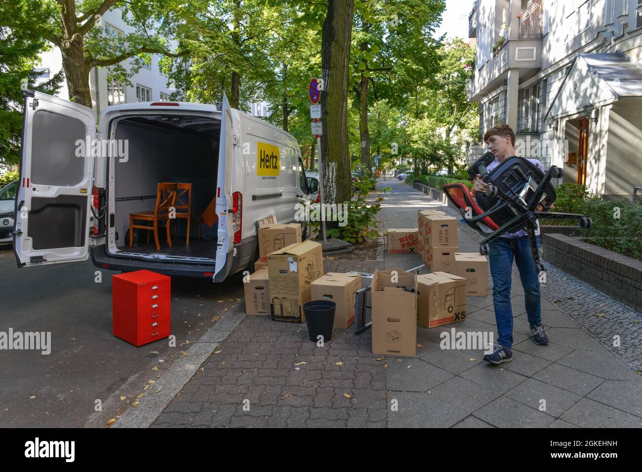 Relocation journey hi-res stock photography and images - Alamy