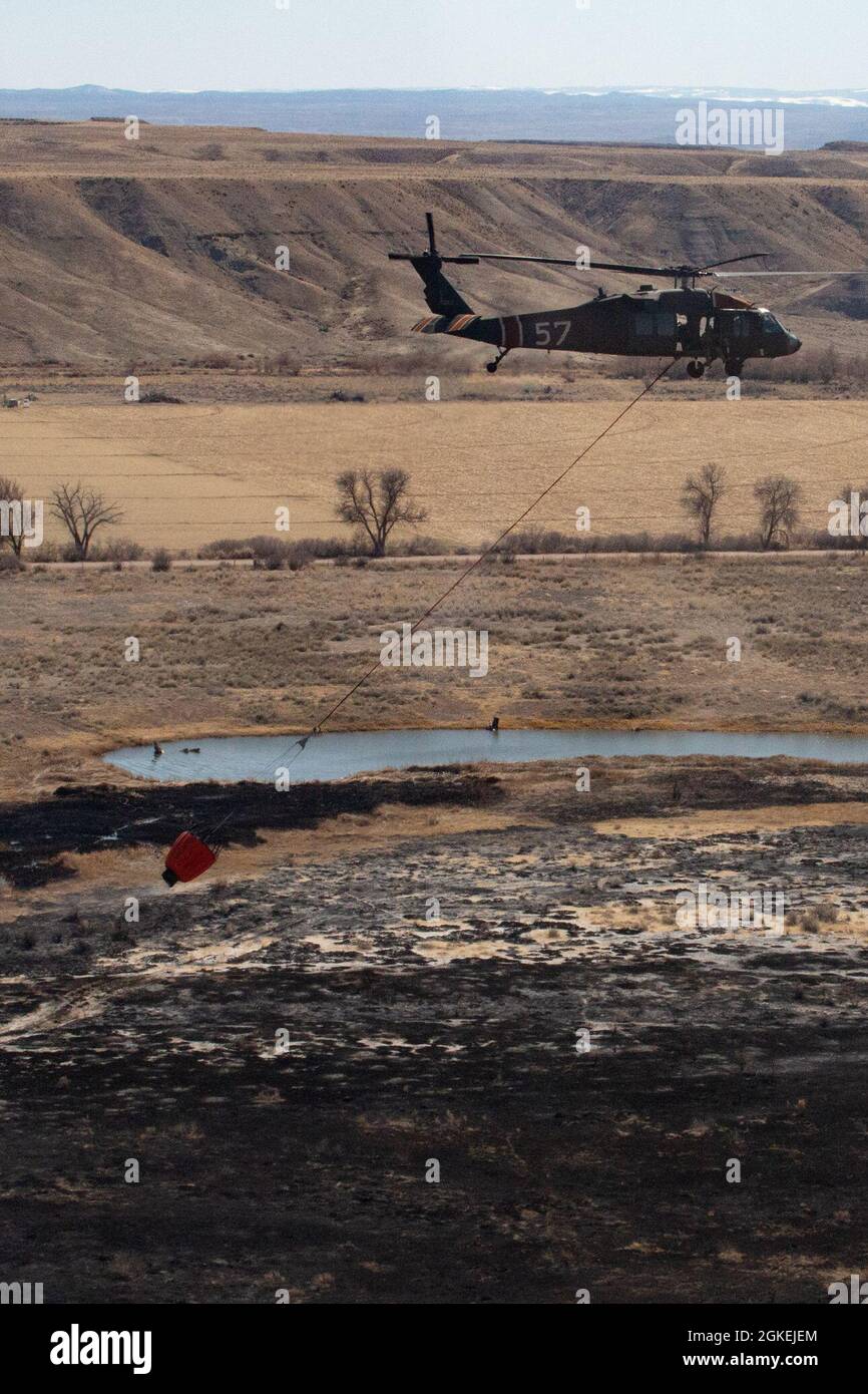 Members of the Utah National Guard 2-211th General Support Aviation ...