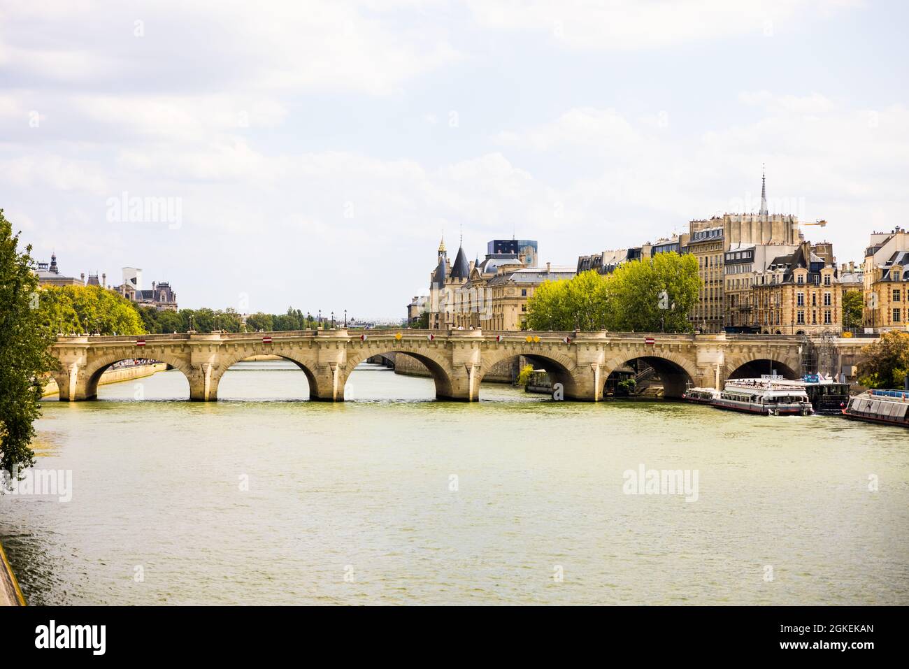 Historic Pont Neuf bridge in Paris, France Stock Photo - Alamy