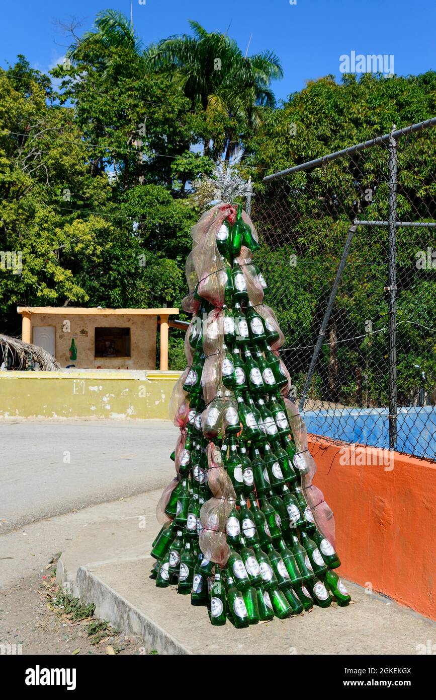 Glass bottle christmas tree hi-res stock photography and images - Alamy