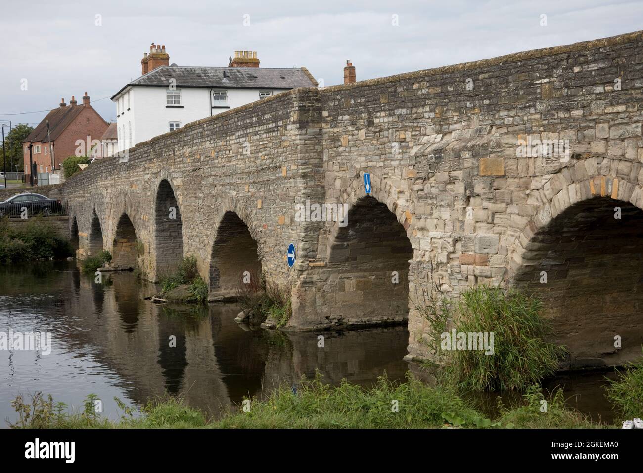 Old road bridge hi-res stock photography and images - Alamy