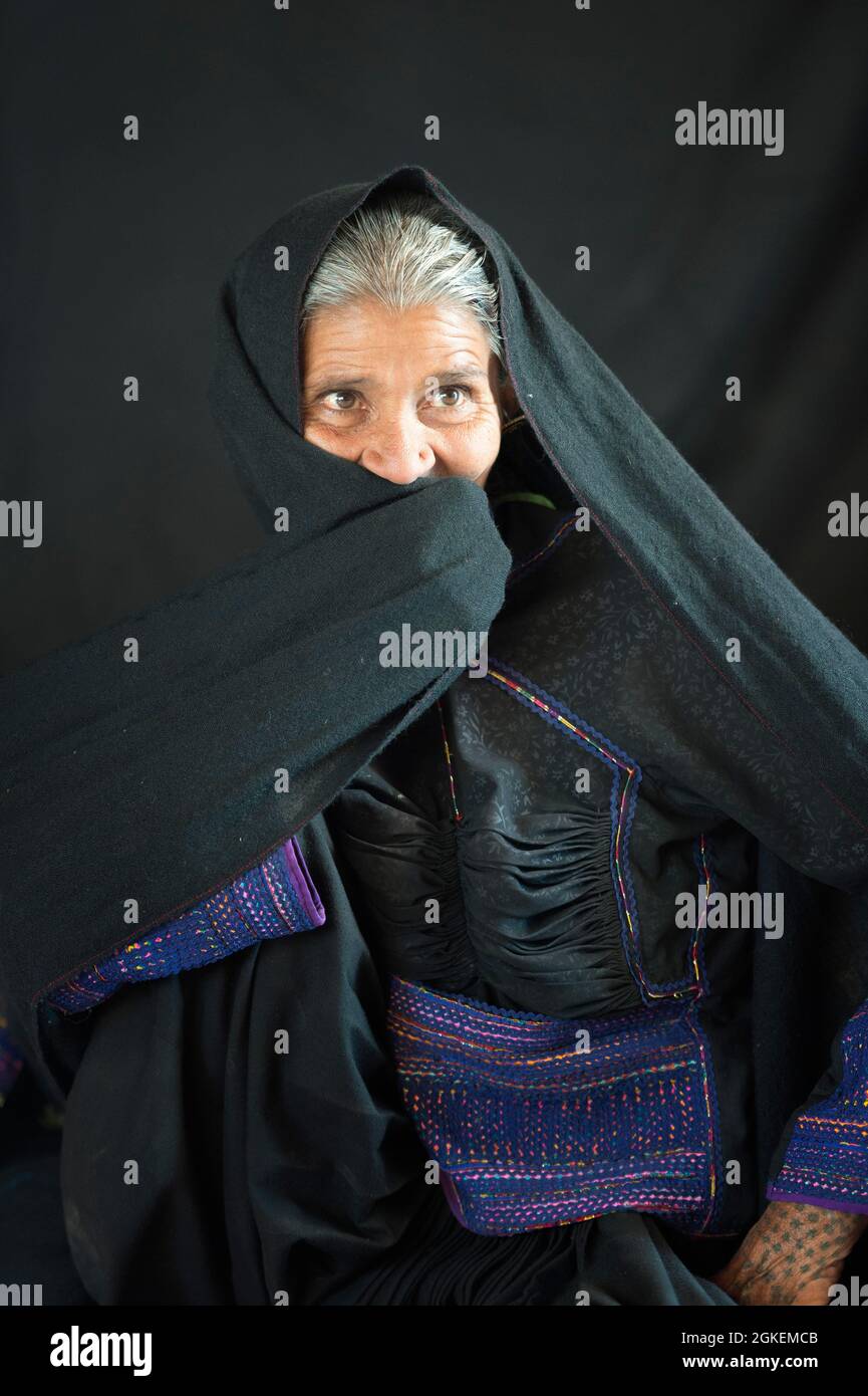 Woman of Dhebariya Rabari community in traditional dress, Great Rann of ...