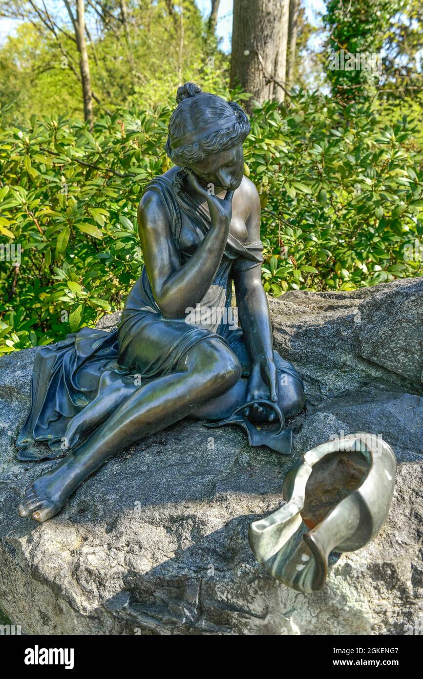 Fountain The Broken Pitcher, Garden, Britzer Schloss, Alt-Britz ...