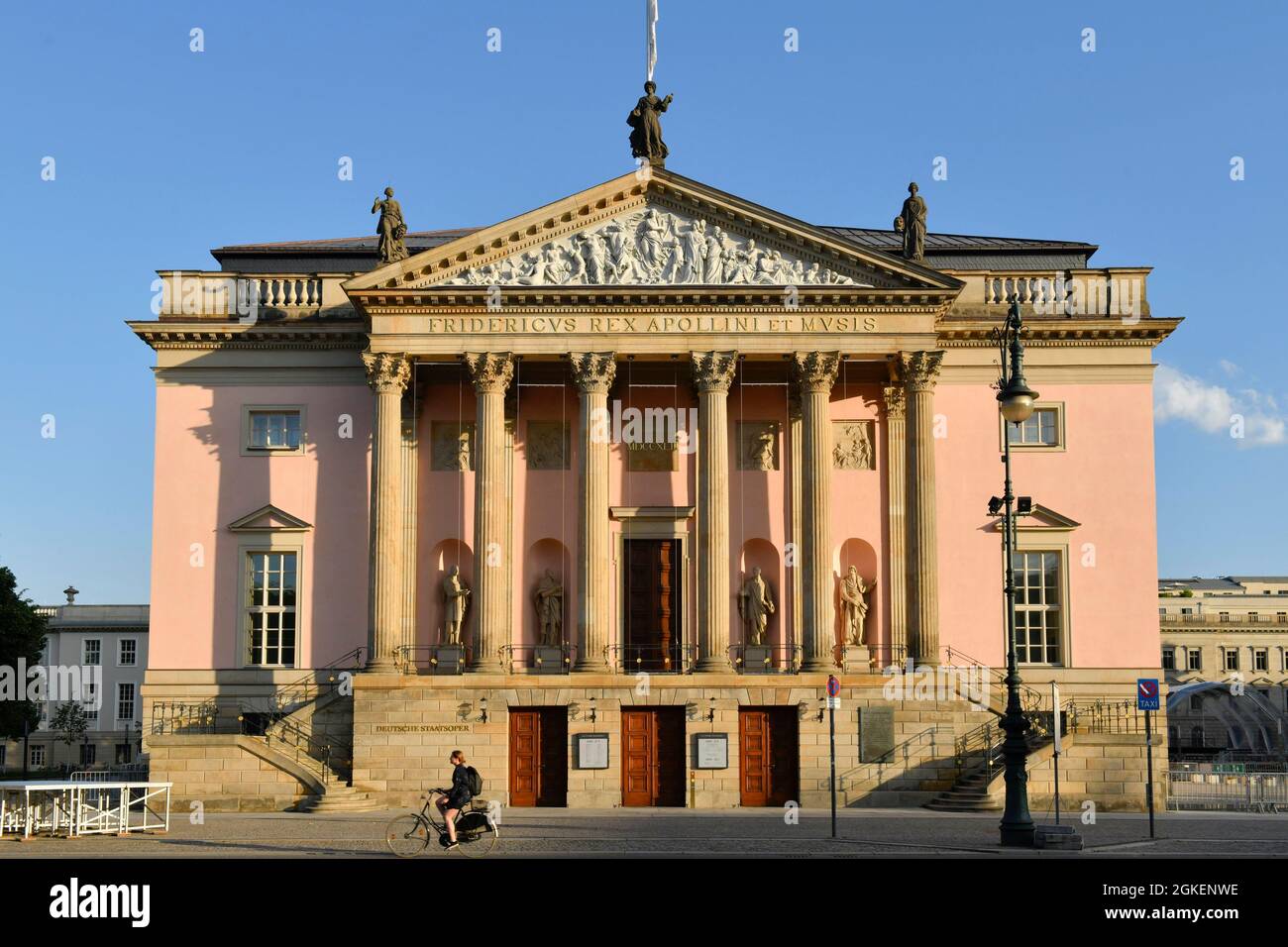 Berlin state opera unter den hi-res stock photography and images - Alamy