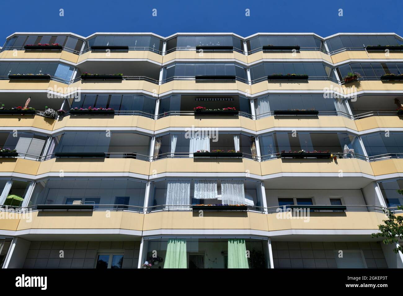 Residential building, Erwin-buck-Strasse, Salvador-Allende-Viertel ...