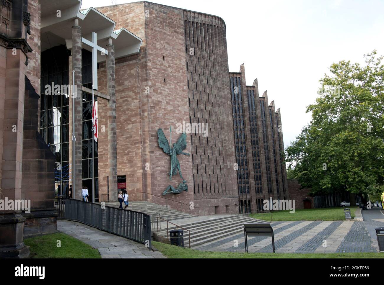 Entrance to Coventry Cathedral with steps, stone cross and the bronze ...