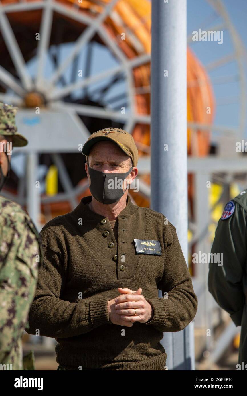 U.S. Navy Vice Admiral Bill Merz, center, commander of 7th Fleet ...