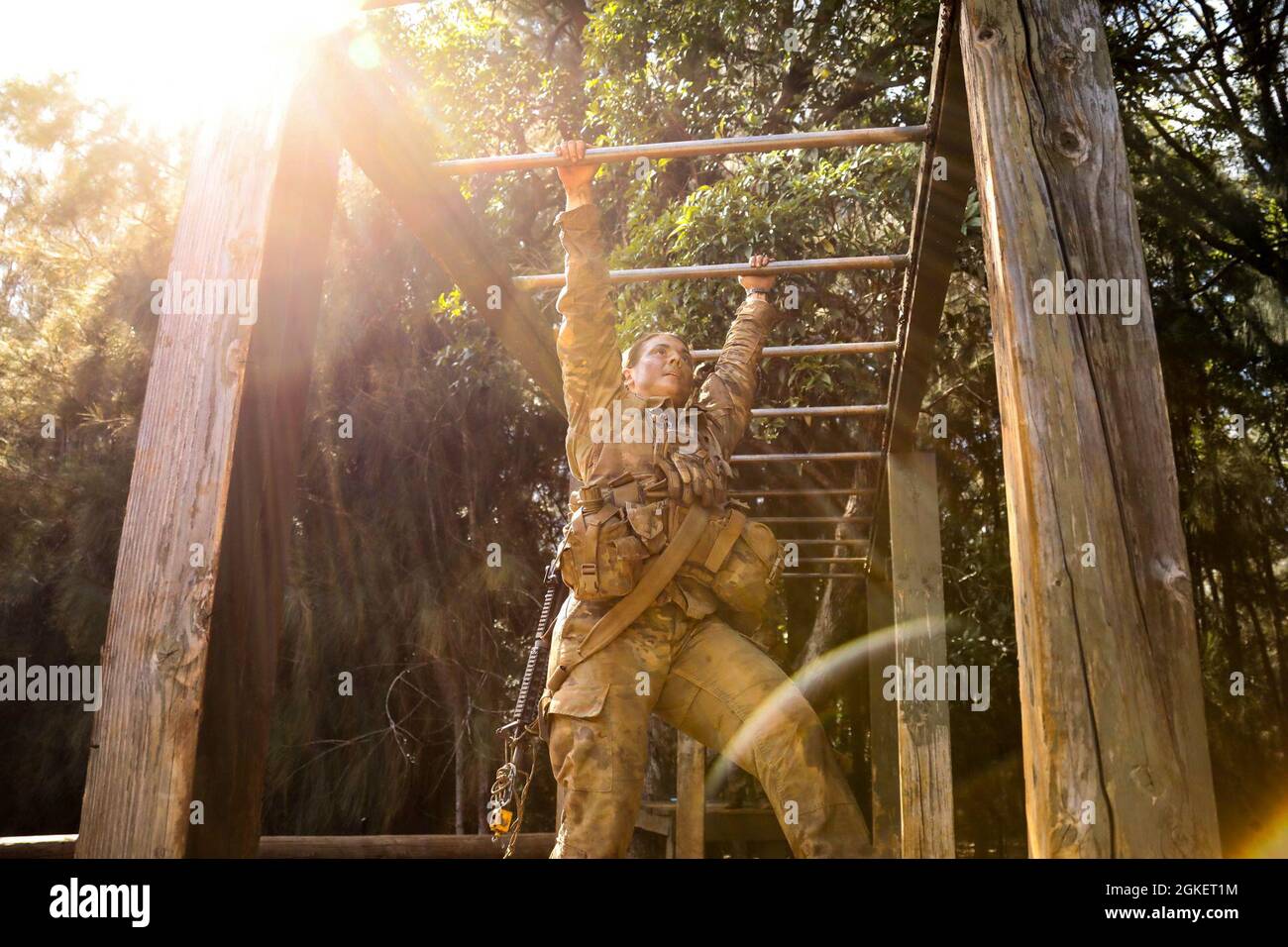 A Tropic Lightning Soldier with 25th Infantry Division completes an ...