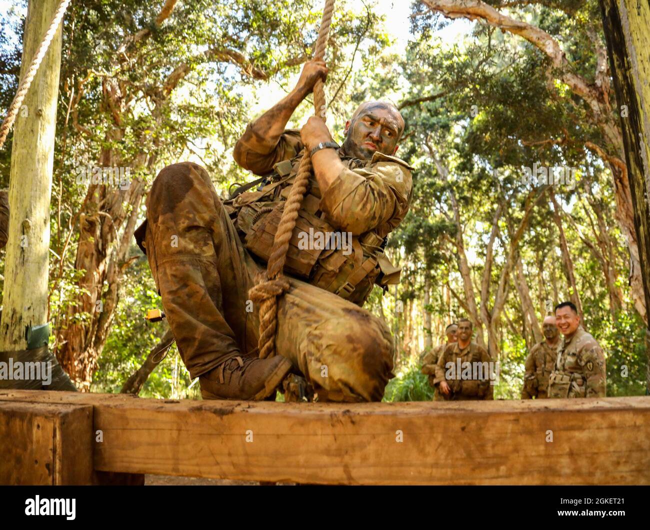 A Tropic Lightning Soldier with 25th Infantry Division completes an ...