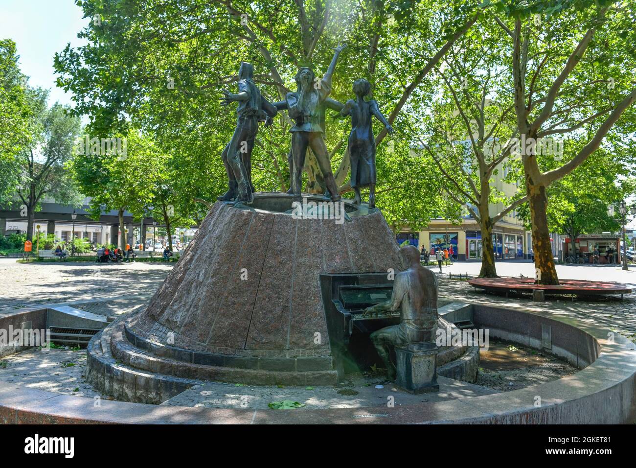 Fountain, group of figures Dance on the Volcano, Nettelbeckplatz ...