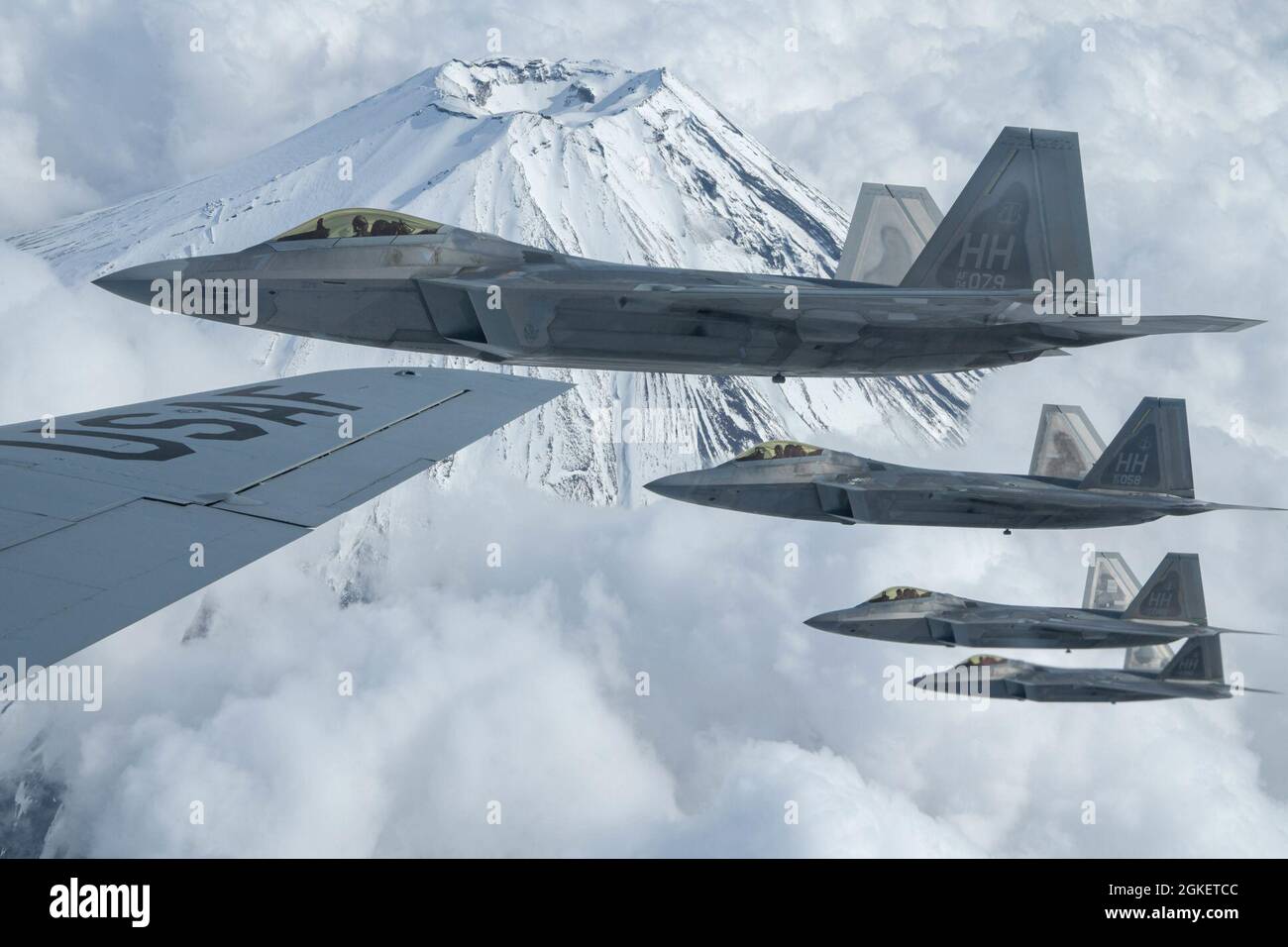 U.S Air Force Raptors from the 199th Fighter Squadron fly alongside a ...