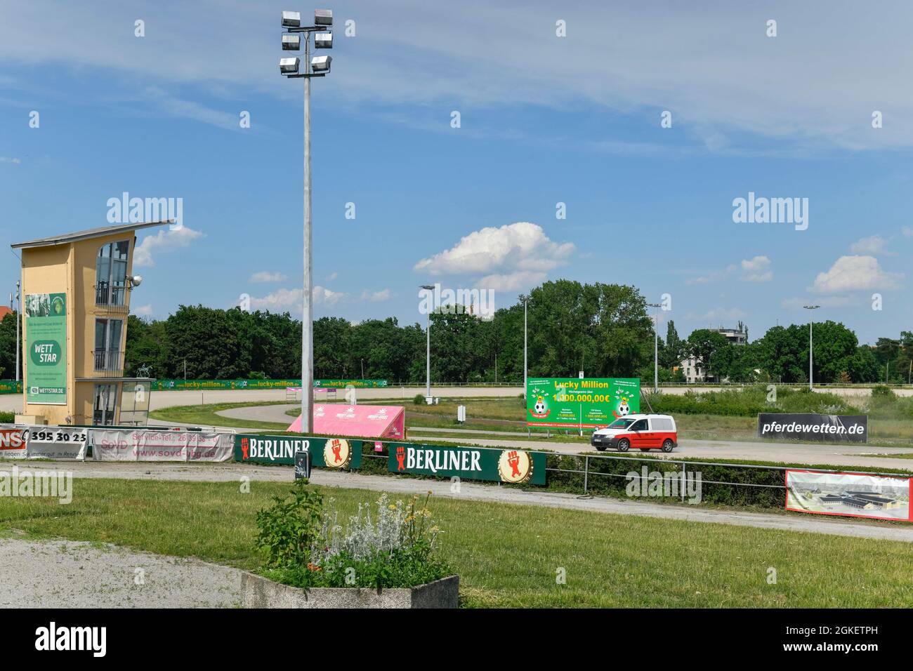 Trotting track hi-res stock photography and images - Alamy