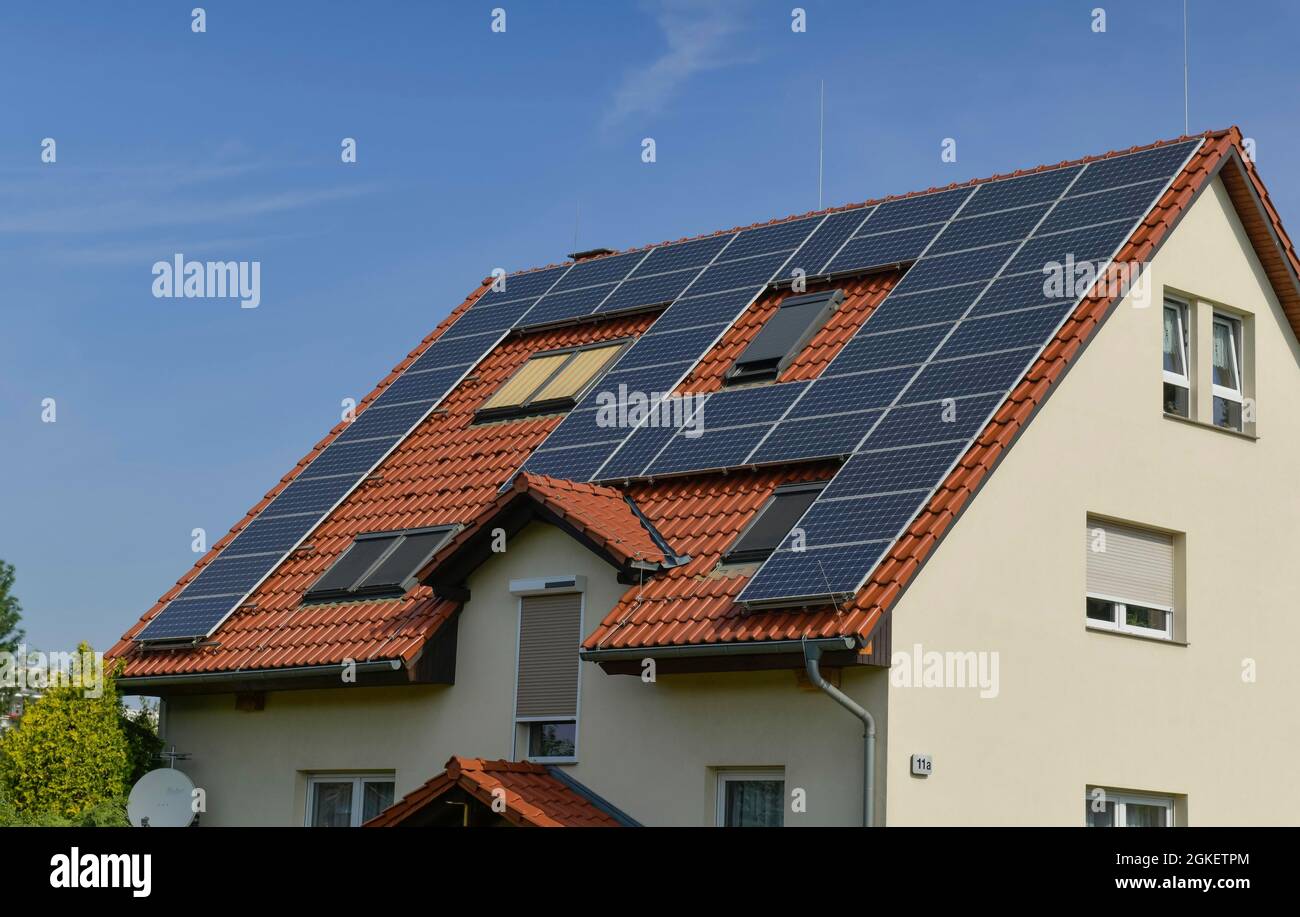 Residential building, solar roof, Hohenschoenhausen, Lichtenberg ...