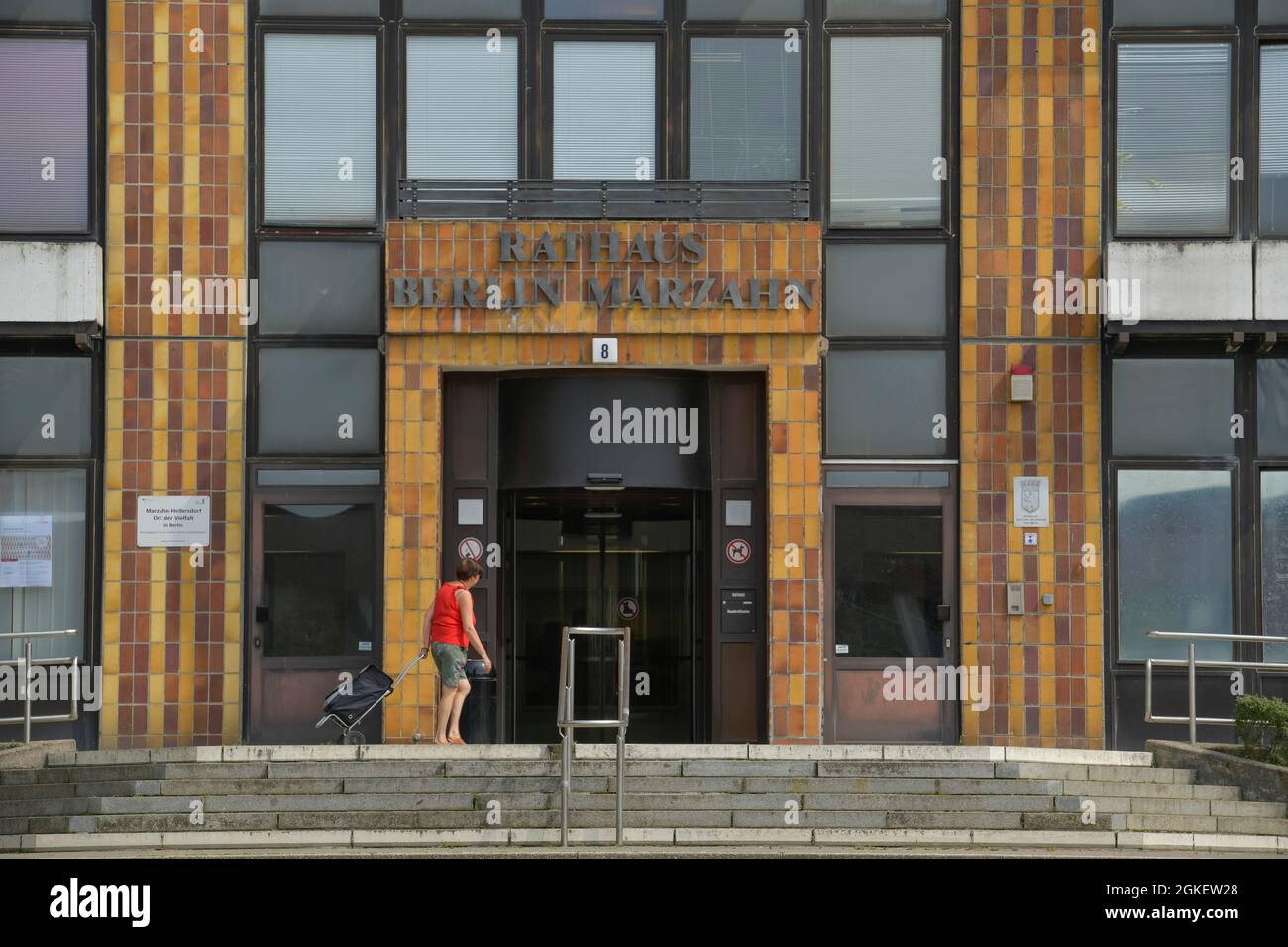 City Hall, Helene-Weigel-Platz, Marzahn, Berlin, Germany Stock Photo ...