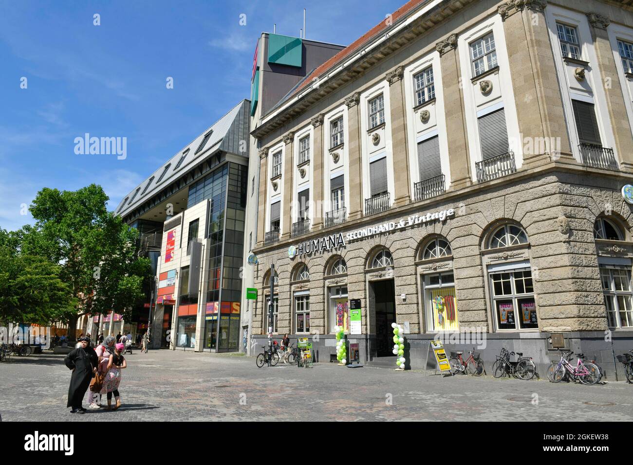 Commercial building, Alfred-Scholz-Platz, Karl-Marx-Strasse, Neukoelln ...
