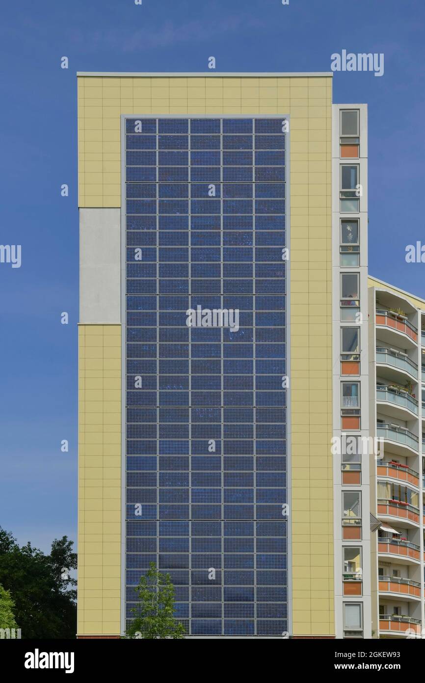 Prefabricated solar house hi-res stock photography and images - Alamy