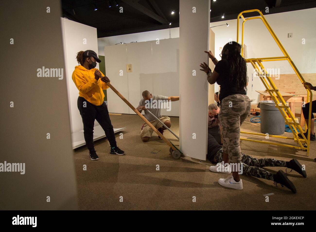Soldiers from the 232nd Medical Battalion assisting with the renovation ...