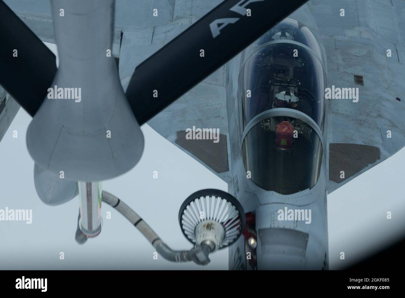 141 air refueling wing hi-res stock photography and images - Alamy