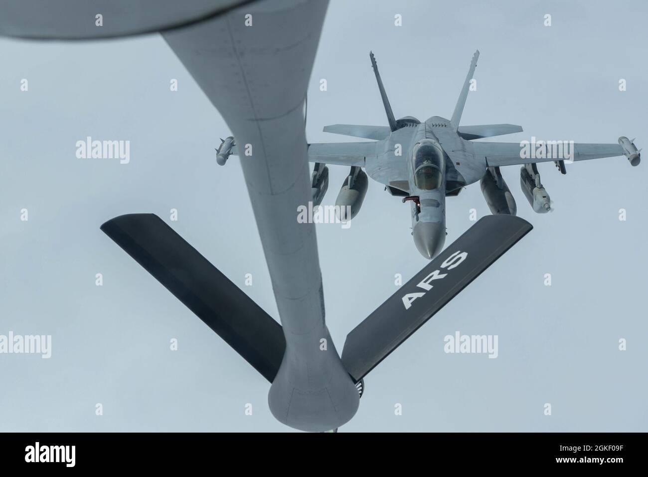141 air refueling wing hi-res stock photography and images - Alamy