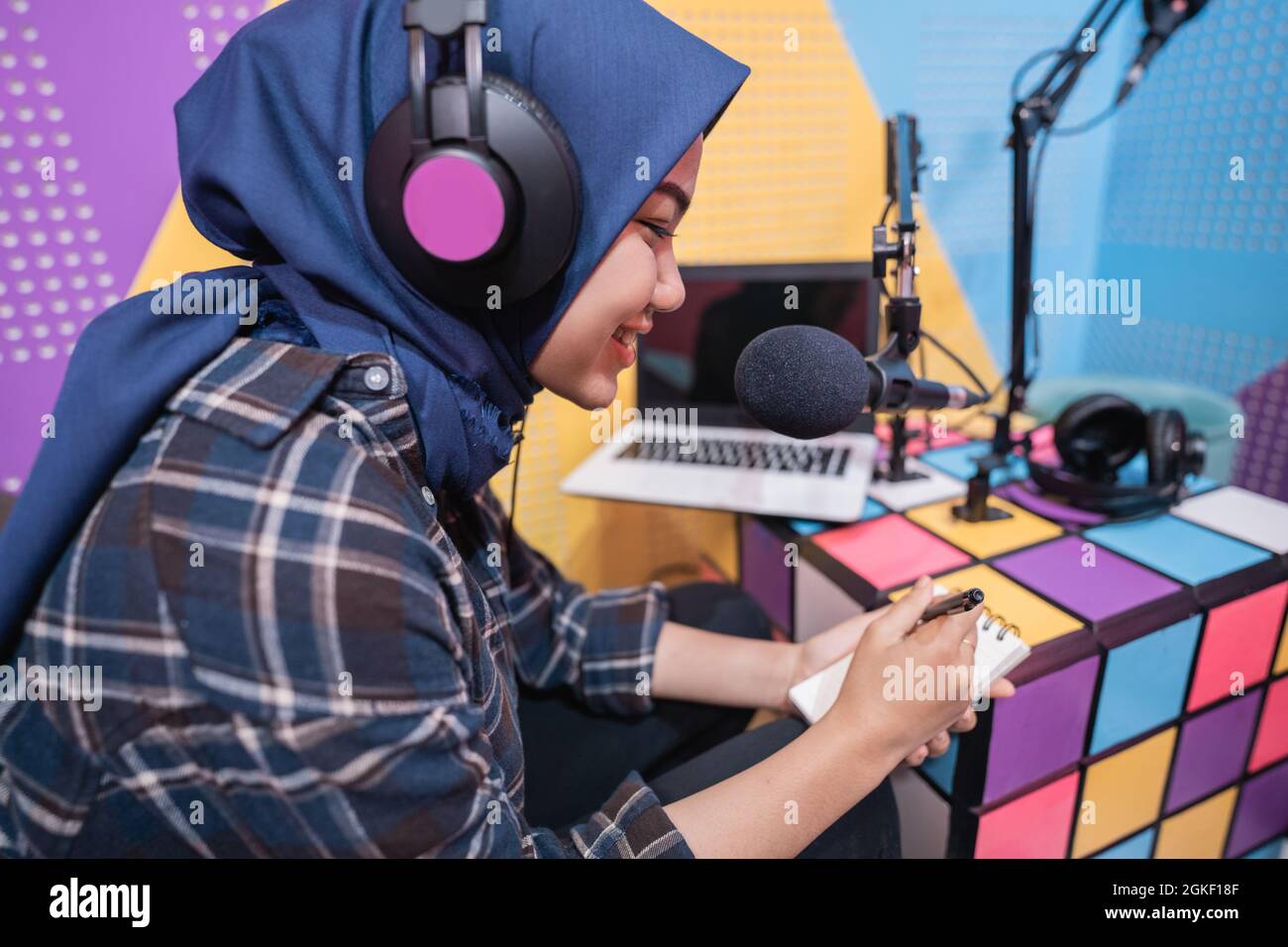 Note taking recording hi-res stock photography and images - Alamy