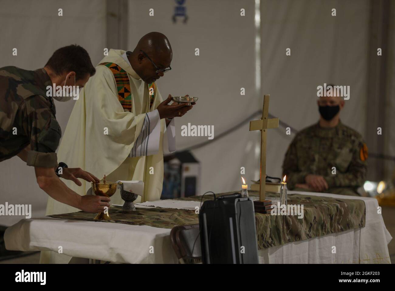 Catholic army chaplain hi-res stock photography and images - Alamy