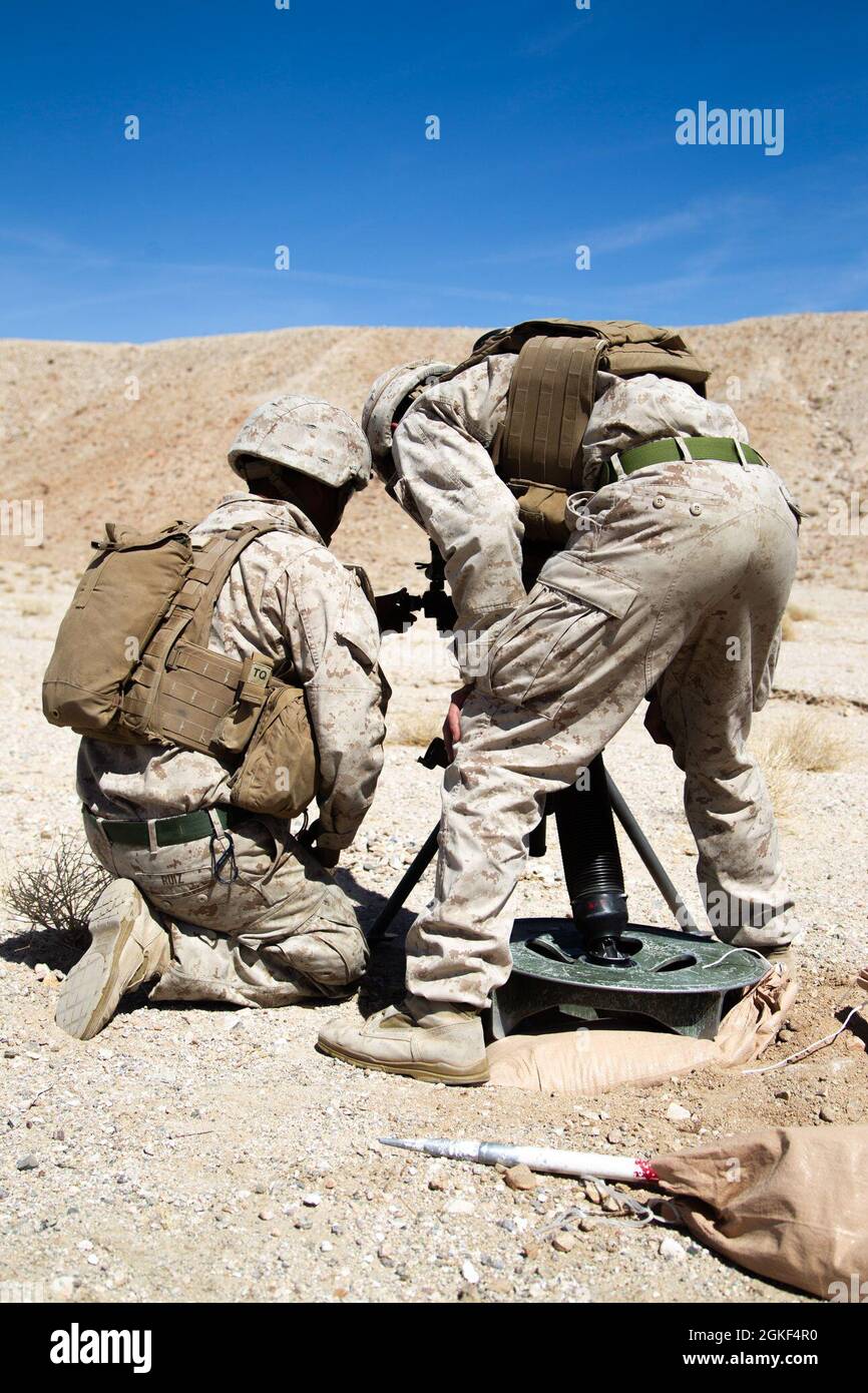 U.S. Marines with Weapons Company, 1st Battalion, 5th Marine Regiment ...