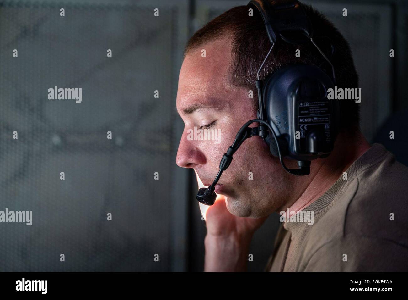 U.S. Air Force Tech. Sgt. Andrew Leaver, 380th Expeditionary Aircraft ...