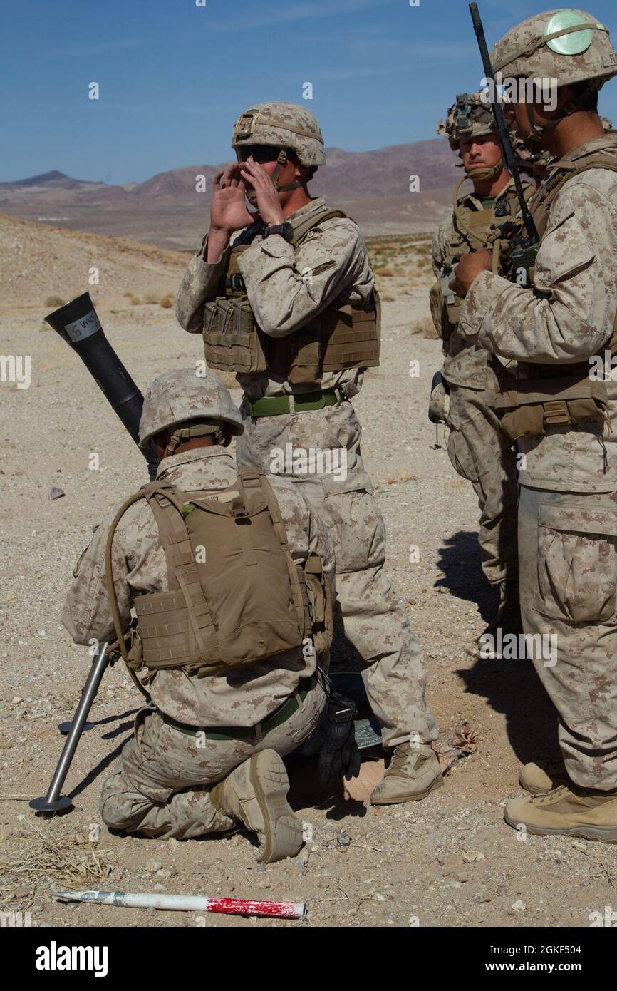 U.S. Marines with Weapons Company, 1st Battalion, 5th Marine Regiment ...