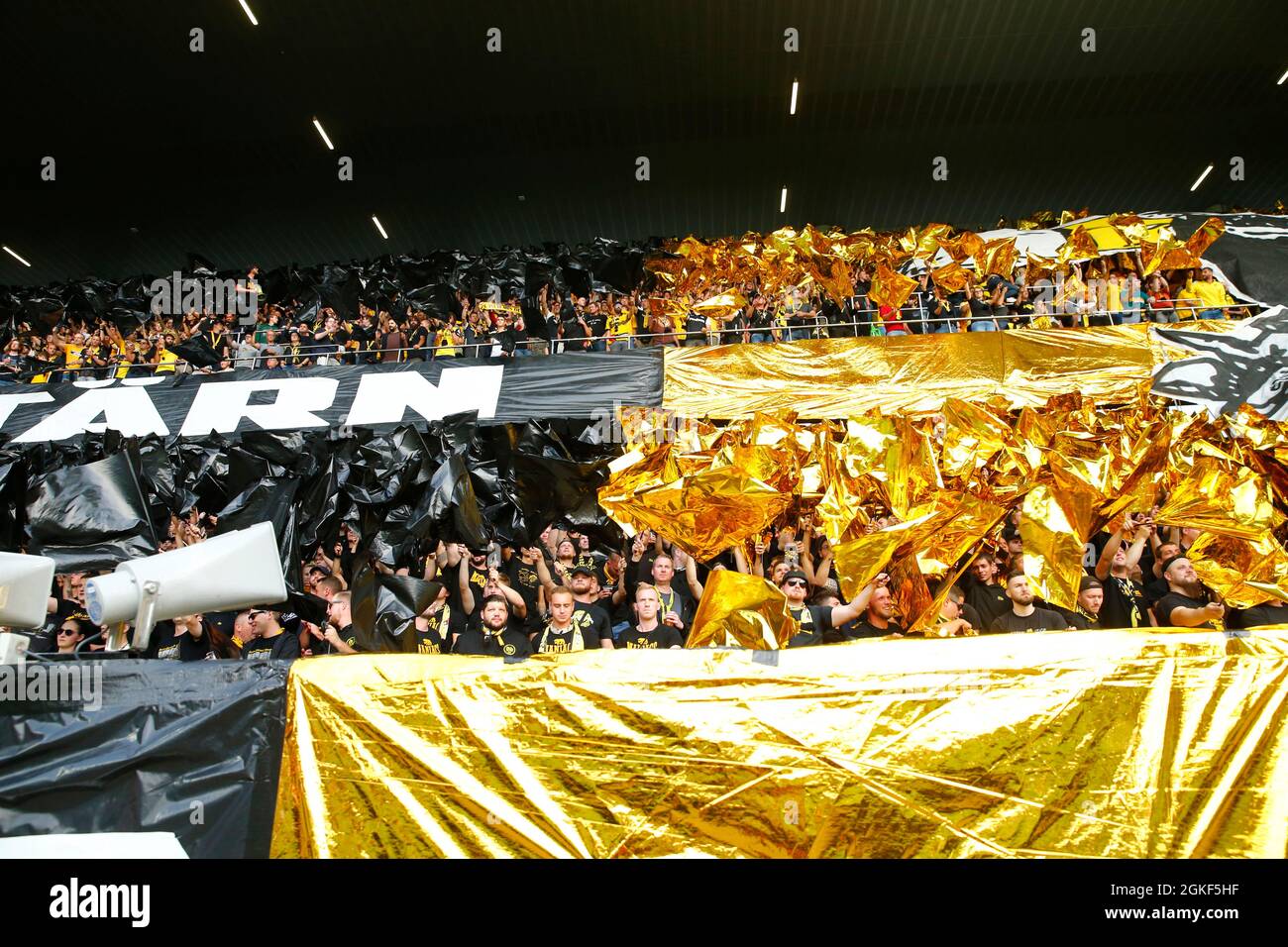 Manchester united young fans stadium hi-res stock photography and ...