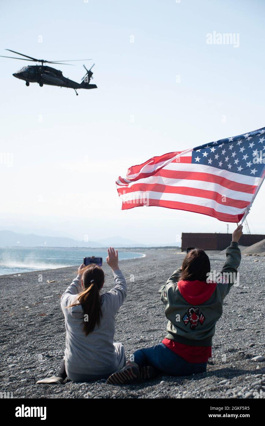 Bystanders wave to U.S. Army Aviation Battalion-Japan Stock Photo - Alamy