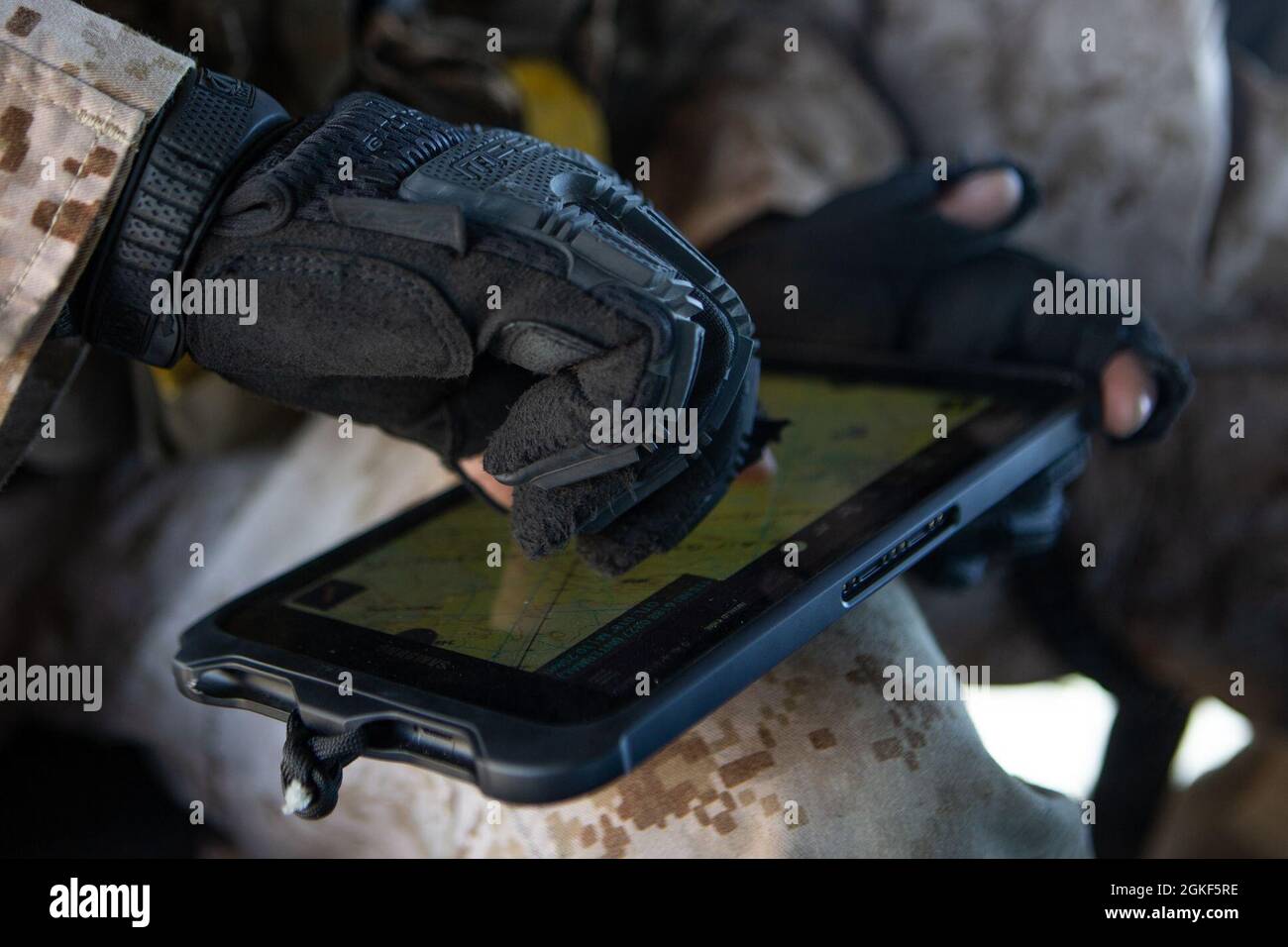 Marines riding in helicopter hi-res stock photography and images - Alamy