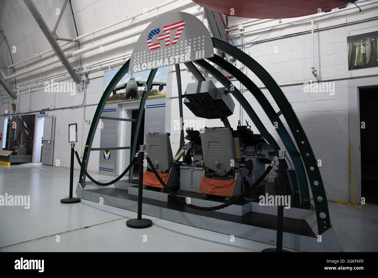 C 17 cockpit hi-res stock photography and images - Alamy