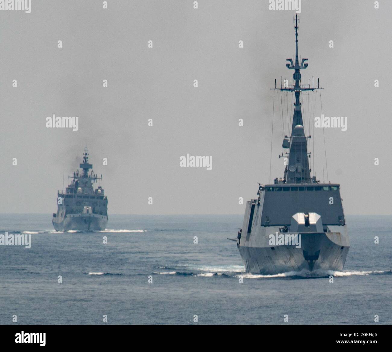 210406-N-JC800-1094 INDIAN OCEAN (April 6, 2021) - Amphibious transport ...